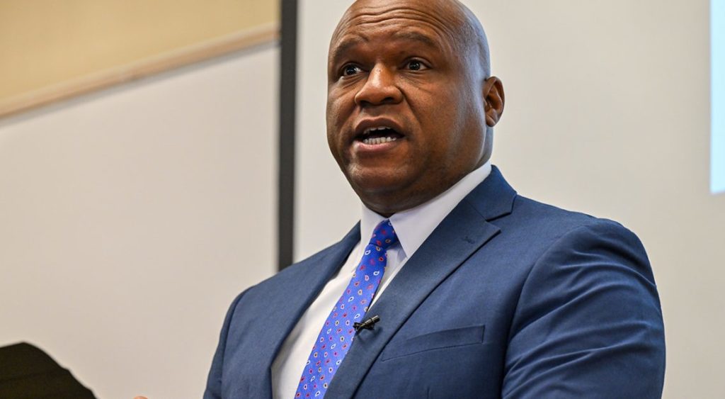 ‘Do What Trojans Do’: Alumnus challenges Sorrell College students to ...